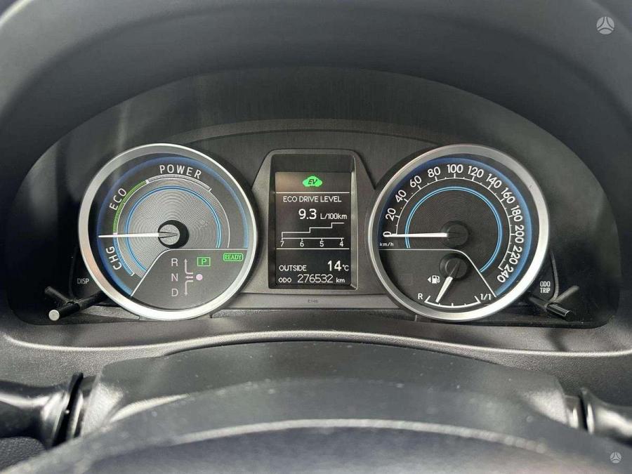 Black Toyota Auris 2014 in Vilnius, with an engine capacity of 1.80 L and mileage of 277 thousand km for 7878 €, photo 18 on AUTOMOTO.COM.LV