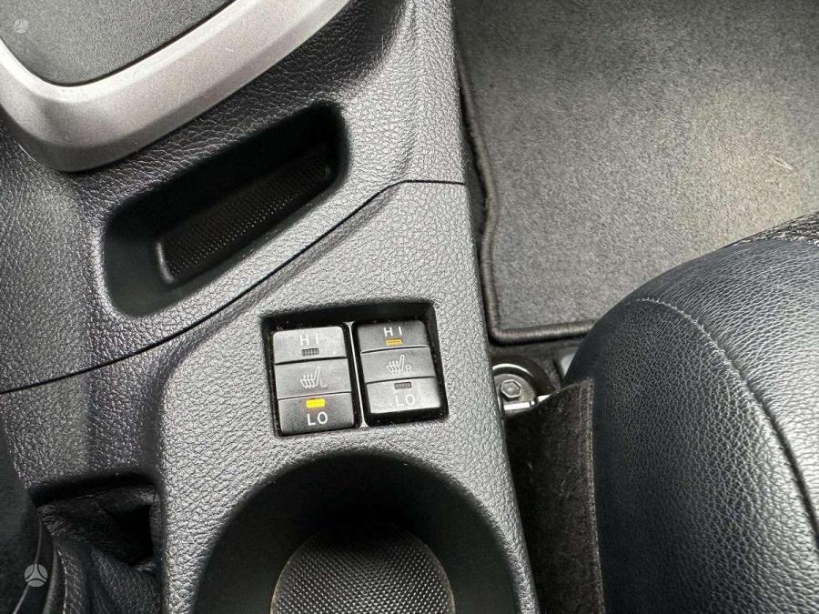 Black Toyota Auris 2014 in Vilnius, with an engine capacity of 1.80 L and mileage of 277 thousand km for 7878 €, photo 22 on AUTOMOTO.COM.LV