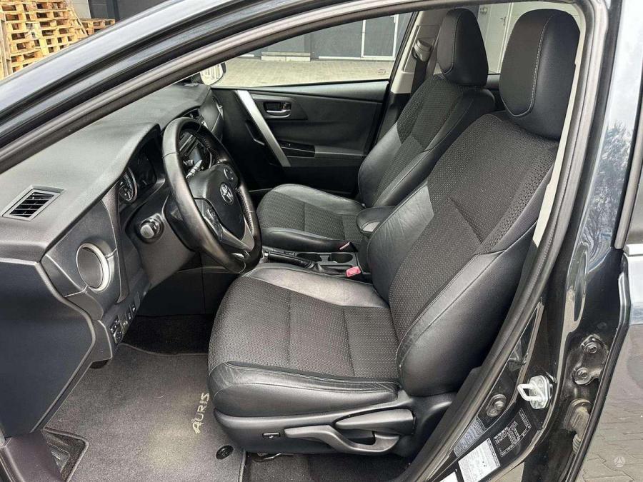 Black Toyota Auris 2014 in Vilnius, with an engine capacity of 1.80 L and mileage of 277 thousand km for 7878 €, photo 27 on AUTOMOTO.COM.LV