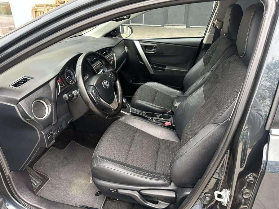 Black Toyota Auris 2014 in Vilnius, with an engine capacity of 1.80 L and mileage of 277 thousand km for 7878 €, photo 28 on AUTOMOTO.COM.LV
