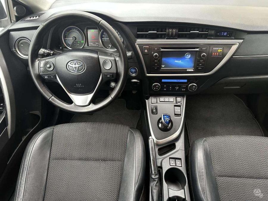 Black Toyota Auris 2014 in Vilnius, with an engine capacity of 1.80 L and mileage of 277 thousand km for 7878 €, photo 34 on AUTOMOTO.COM.LV