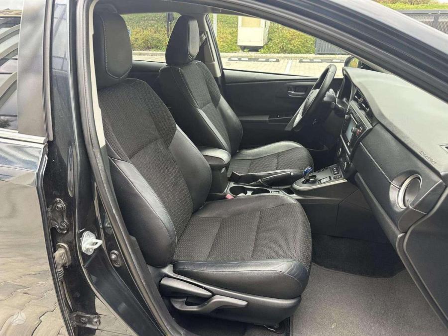 Black Toyota Auris 2014 in Vilnius, with an engine capacity of 1.80 L and mileage of 277 thousand km for 7878 €, photo 35 on AUTOMOTO.COM.LV
