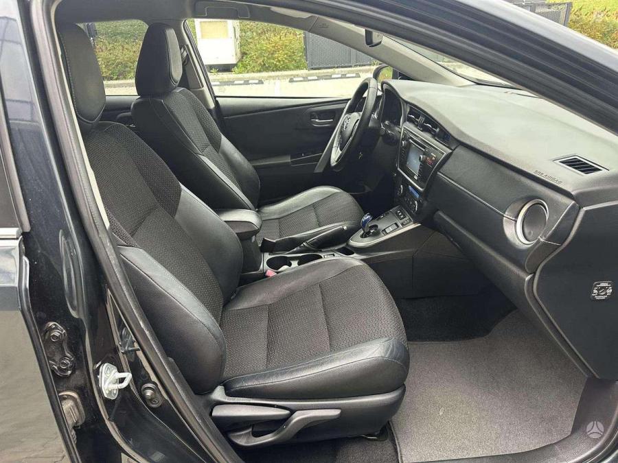 Black Toyota Auris 2014 in Vilnius, with an engine capacity of 1.80 L and mileage of 277 thousand km for 7878 €, photo 36 on AUTOMOTO.COM.LV