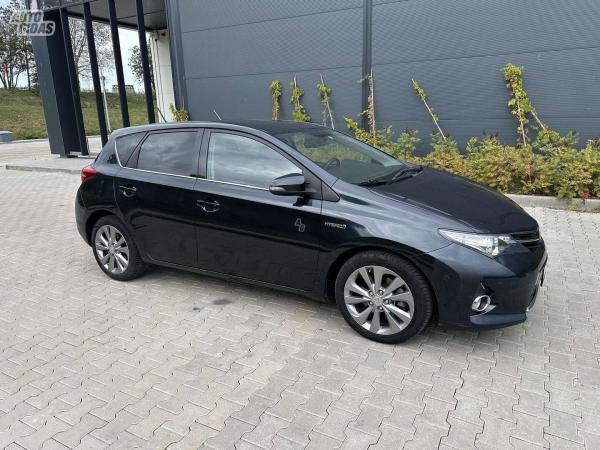Toyota Auris 2014 Viļņa vietnē Melns Toyota Auris 2014 Viļņa, ar dzinēja tilpumu 1.80 L un nobraukumu 277 tūkst. km par 7878 €, foto 4 vietnē AUTOMOTO.COM.LV