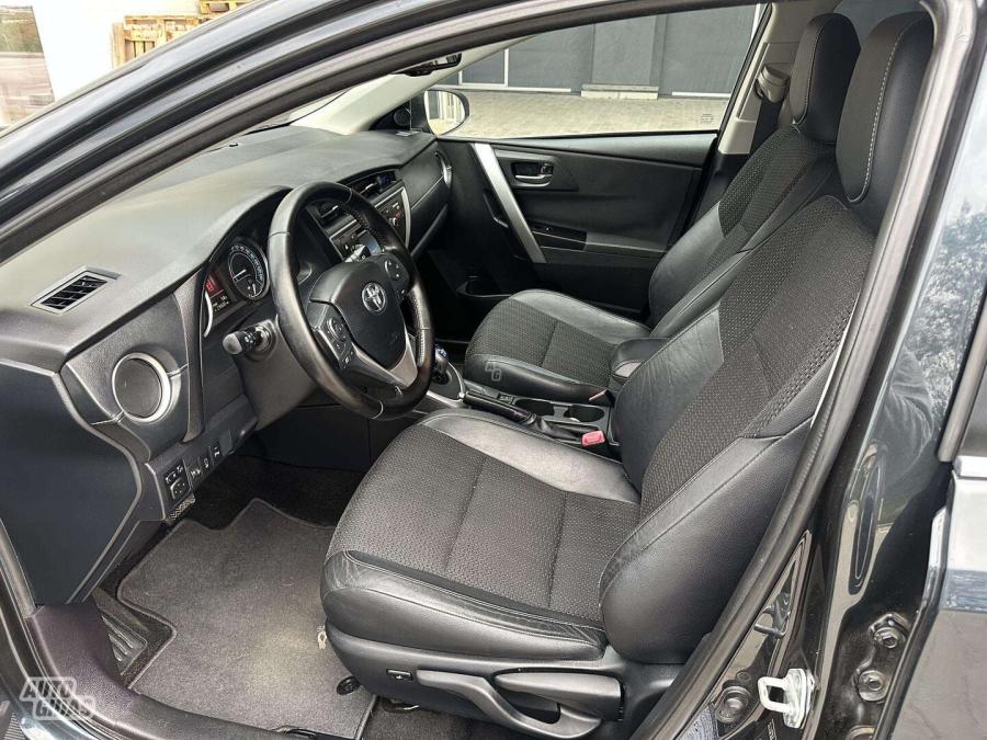 Melns Toyota Auris 2014 Viļņa, ar dzinēja tilpumu 1.80 L un nobraukumu 277 tūkst. km par 7878 €, foto 28 vietnē AUTOMOTO.COM.LV