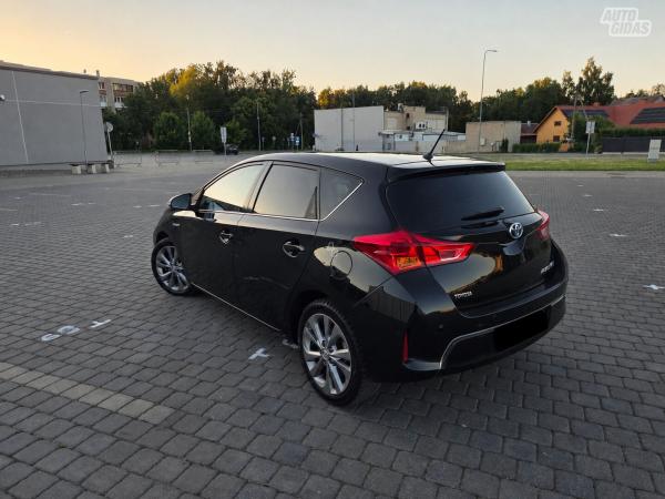 Melns Toyota Auris 2015 Ukmergė, ar dzinēja tilpumu 1.80 L un nobraukumu 186 tūkst. km par 8800 €, foto 4 vietnē AUTOMOTO.COM.LV