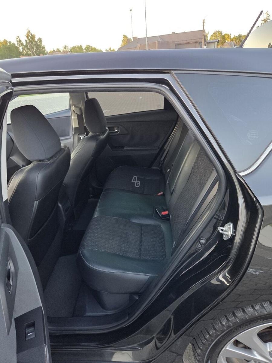 Черный Тойота Аурис 2015 в Укмерге, объемом двигателя 1.80 л и пробегом 186 тыс. км за 8800 €, фото 16 на AUTOMOTO.COM.LV