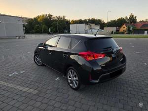 Black Toyota Auris 2015 in Vilnius, with an engine capacity of 1.80 L and mileage of 186 thousand km for 8800 €, photo 5 on AUTOMOTO.COM.LV