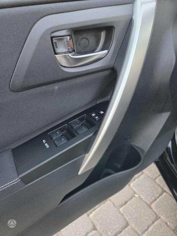 Melns Toyota Auris 2015 Viļņa, ar dzinēja tilpumu 1.80 L un nobraukumu 186 tūkst. km par 8800 €, foto 10 vietnē AUTOMOTO.COM.LV