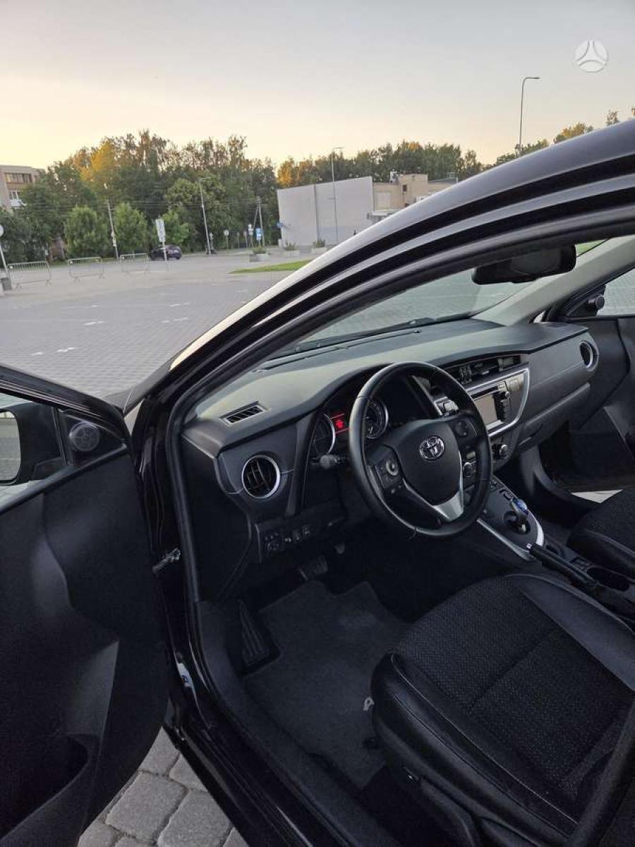 Black Toyota Auris 2015 in Vilnius, with an engine capacity of 1.80 L and mileage of 186 thousand km for 8800 €, photo 13 on AUTOMOTO.COM.LV