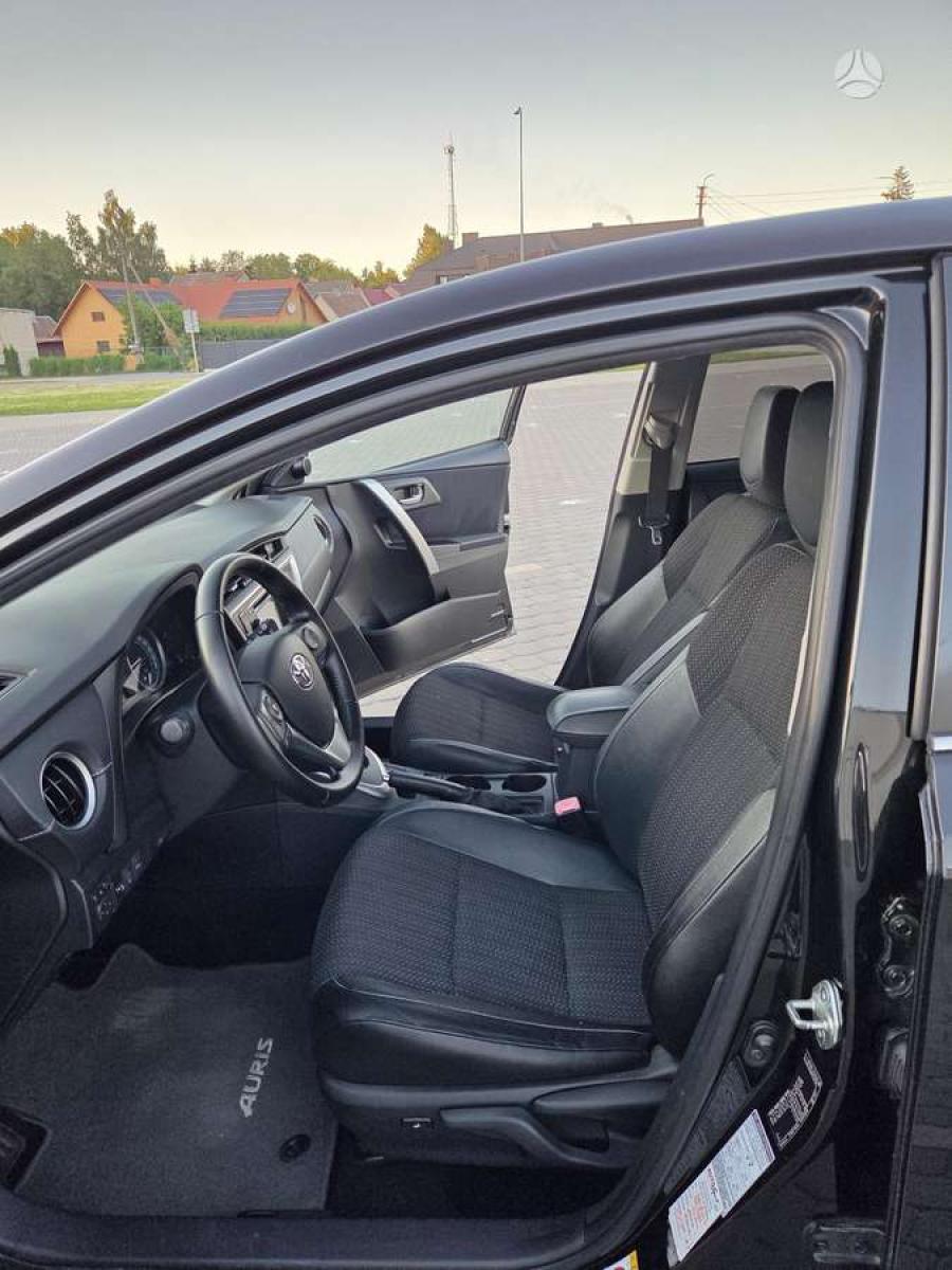 Black Toyota Auris 2015 in Vilnius, with an engine capacity of 1.80 L and mileage of 186 thousand km for 8800 €, photo 14 on AUTOMOTO.COM.LV