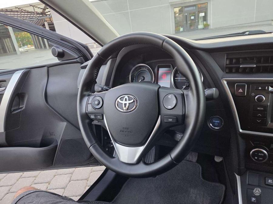 Black Toyota Auris 2015 in Vilnius, with an engine capacity of 1.80 L and mileage of 186 thousand km for 8800 €, photo 20 on AUTOMOTO.COM.LV