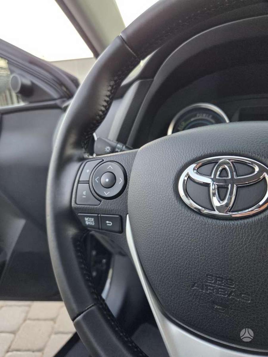 Black Toyota Auris 2015 in Vilnius, with an engine capacity of 1.80 L and mileage of 186 thousand km for 8800 €, photo 21 on AUTOMOTO.COM.LV