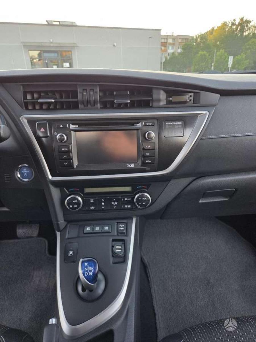 Black Toyota Auris 2015 in Vilnius, with an engine capacity of 1.80 L and mileage of 186 thousand km for 8800 €, photo 24 on AUTOMOTO.COM.LV