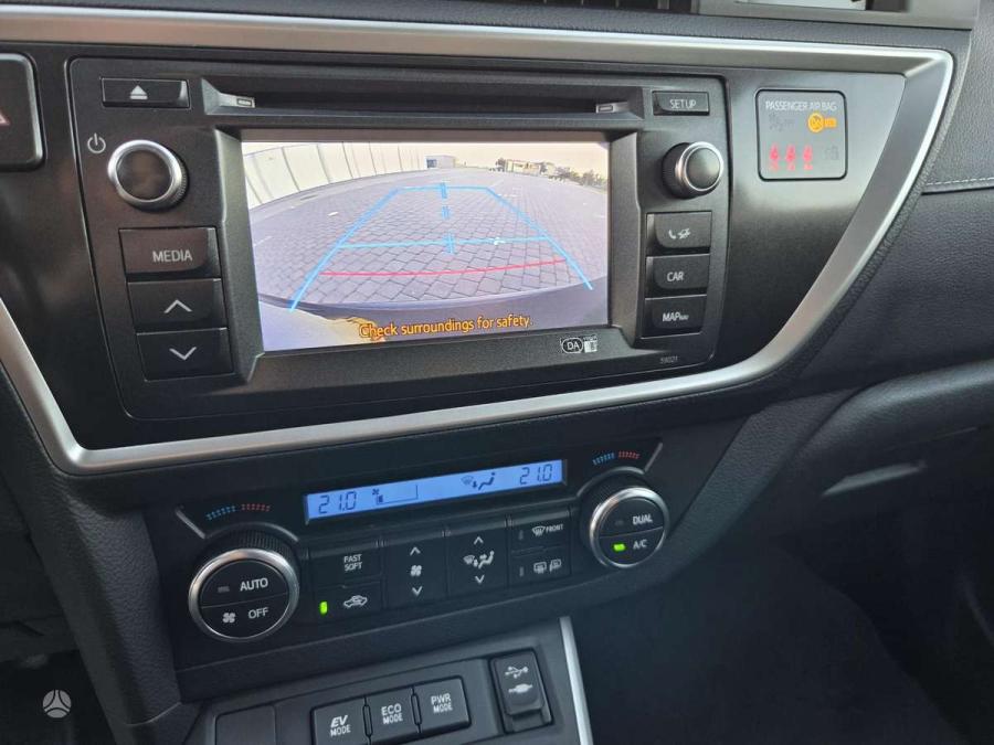 Black Toyota Auris 2015 in Vilnius, with an engine capacity of 1.80 L and mileage of 186 thousand km for 8800 €, photo 30 on AUTOMOTO.COM.LV