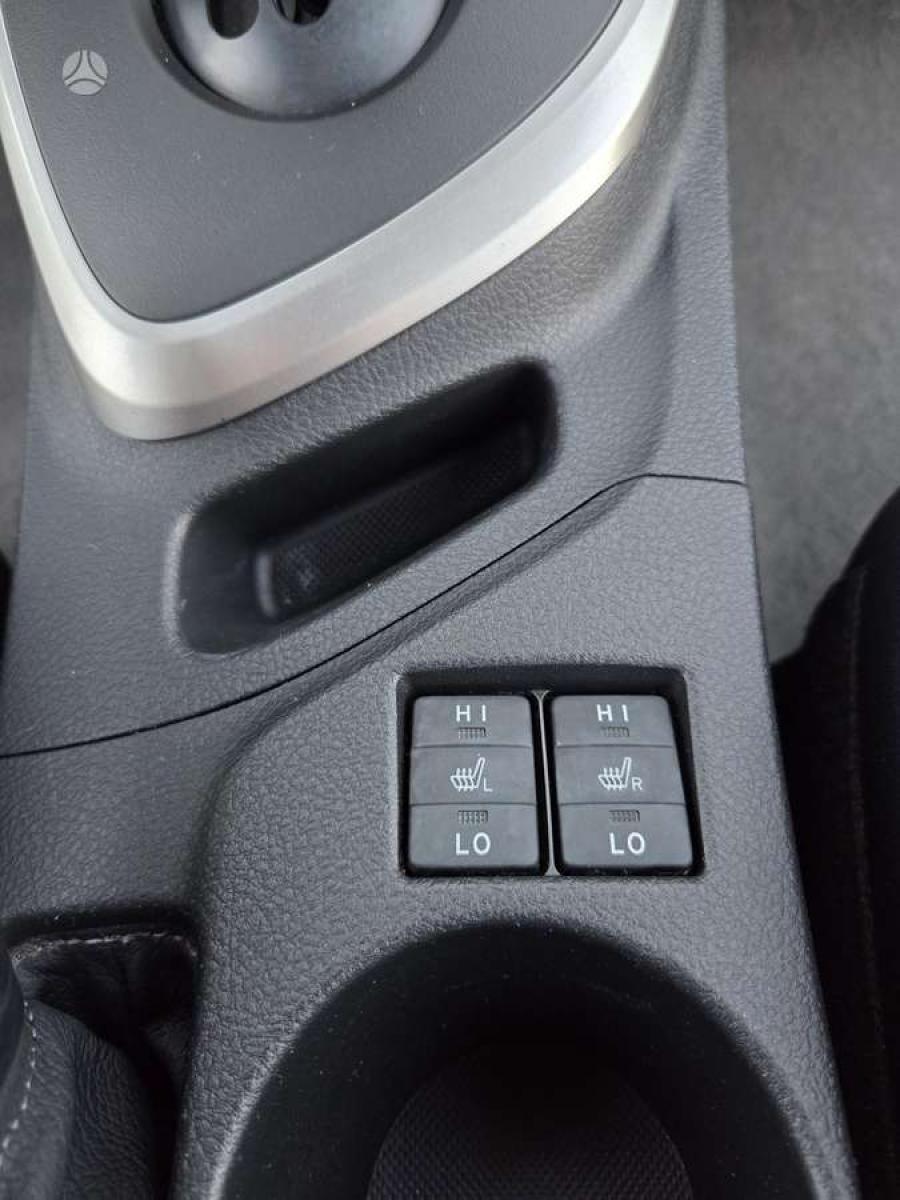Black Toyota Auris 2015 in Vilnius, with an engine capacity of 1.80 L and mileage of 186 thousand km for 8800 €, photo 32 on AUTOMOTO.COM.LV