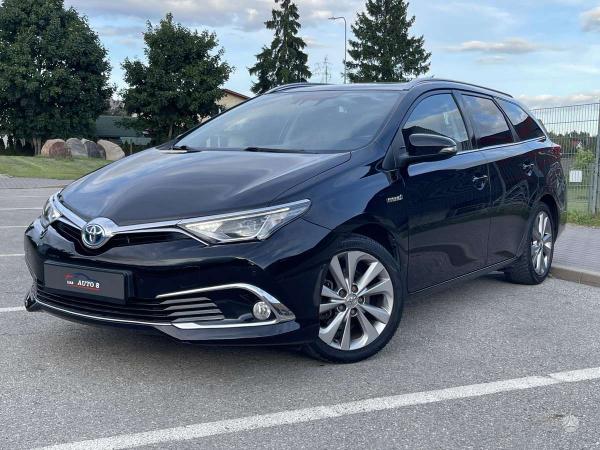 Black Toyota Auris 2015 in Vilnius, with an engine capacity of 1.80 L and mileage of 245 thousand km for 9950 €, photo 1 on AUTOMOTO.COM.LV