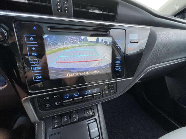 Black Toyota Auris 2015 in Vilnius, with an engine capacity of 1.80 L and mileage of 245 thousand km for 9950 €, photo 6 on AUTOMOTO.COM.LV