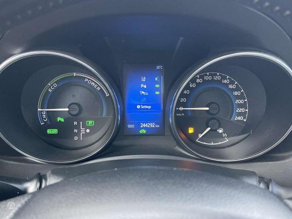 Black Toyota Auris 2015 in Vilnius, with an engine capacity of 1.80 L and mileage of 245 thousand km for 9950 €, photo 9 on AUTOMOTO.COM.LV