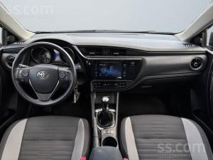 Melns Toyota Auris 2016 Rīga, ar dzinēja tilpumu 1.60 L un nobraukumu 164 tūkst. km par 8900 €, foto 11 vietnē AUTOMOTO.COM.LV