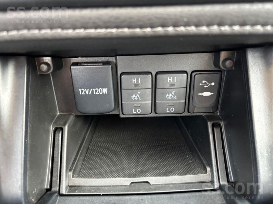 Melns Toyota Auris 2016 Rīga, ar dzinēja tilpumu 1.60 L un nobraukumu 164 tūkst. km par 8900 €, foto 18 vietnē AUTOMOTO.COM.LV