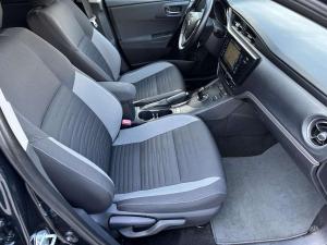 Black Toyota Auris 2016 in Vilnius, with an engine capacity of 1.80 L and mileage of 212 thousand km for 10550 €, photo 5 on AUTOMOTO.COM.LV