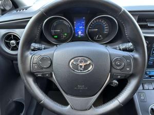 Black Toyota Auris 2016 in Vilnius, with an engine capacity of 1.80 L and mileage of 212 thousand km for 10550 €, photo 7 on AUTOMOTO.COM.LV