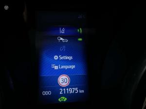 Black Toyota Auris 2016 in Vilnius, with an engine capacity of 1.80 L and mileage of 212 thousand km for 10550 €, photo 9 on AUTOMOTO.COM.LV