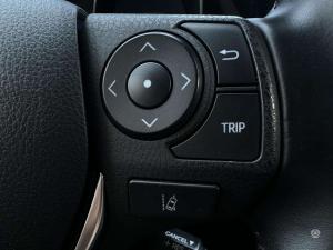 Black Toyota Auris 2016 in Vilnius, with an engine capacity of 1.80 L and mileage of 212 thousand km for 10550 €, photo 11 on AUTOMOTO.COM.LV