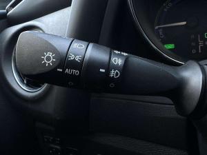 Black Toyota Auris 2016 in Vilnius, with an engine capacity of 1.80 L and mileage of 212 thousand km for 10550 €, photo 12 on AUTOMOTO.COM.LV