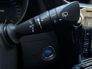 Black Toyota Auris 2016 in Vilnius, with an engine capacity of 1.80 L and mileage of 212 thousand km for 10550 €, photo 13 on AUTOMOTO.COM.LV
