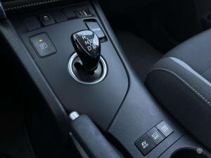 Black Toyota Auris 2016 in Vilnius, with an engine capacity of 1.80 L and mileage of 212 thousand km for 10550 €, photo 19 on AUTOMOTO.COM.LV