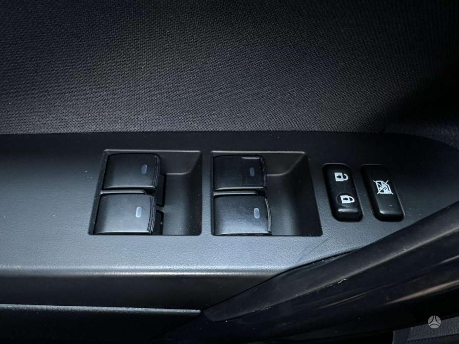 Black Toyota Auris 2016 in Vilnius, with an engine capacity of 1.80 L and mileage of 212 thousand km for 10550 €, photo 21 on AUTOMOTO.COM.LV