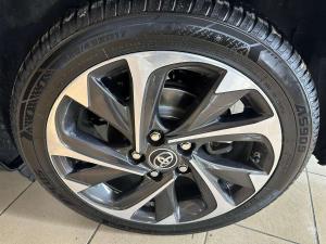 Black Toyota Auris 2016 in Vilnius, with an engine capacity of 1.80 L and mileage of 212 thousand km for 10550 €, photo 23 on AUTOMOTO.COM.LV