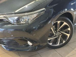Black Toyota Auris 2016 in Vilnius, with an engine capacity of 1.80 L and mileage of 212 thousand km for 10550 €, photo 24 on AUTOMOTO.COM.LV