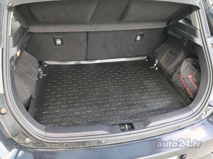 Melns Toyota Auris 2016 Tartu, ar dzinēja tilpumu 1.60 L un nobraukumu 202 tūkst. km par 6500 €, foto 13 vietnē AUTOMOTO.COM.LV