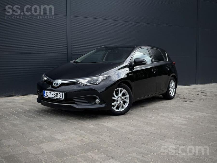 Melns Toyota Auris 2016 Rīga, ar dzinēja tilpumu 1.80 L un nobraukumu 140 tūkst. km par 10495 €, foto 1 vietnē AUTOMOTO.COM.LV
