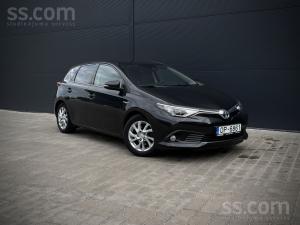 Melns Toyota Auris 2016 Rīga, ar dzinēja tilpumu 1.80 L un nobraukumu 140 tūkst. km par 10495 €, foto 3 vietnē AUTOMOTO.COM.LV