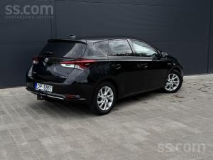 Melns Toyota Auris 2016 Rīga, ar dzinēja tilpumu 1.80 L un nobraukumu 140 tūkst. km par 10495 €, foto 4 vietnē AUTOMOTO.COM.LV