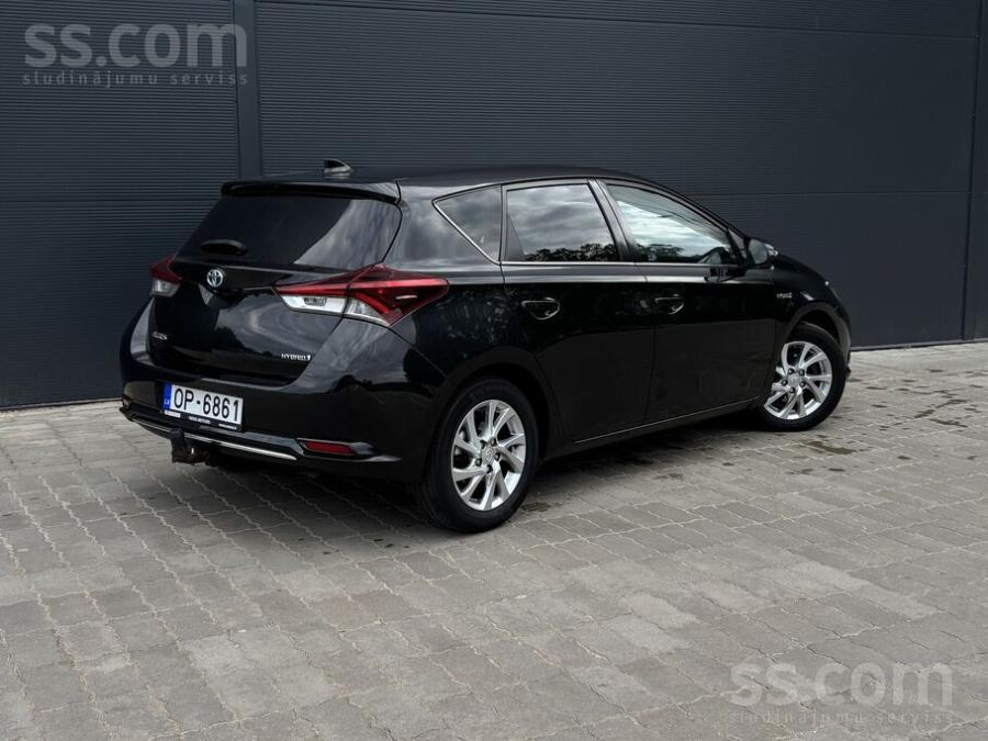 Melns Toyota Auris 2016 Rīga, ar dzinēja tilpumu 1.80 L un nobraukumu 140 tūkst. km par 10495 €, foto 4 vietnē AUTOMOTO.COM.LV