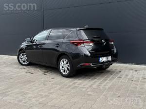 Melns Toyota Auris 2016 Rīga, ar dzinēja tilpumu 1.80 L un nobraukumu 140 tūkst. km par 10495 €, foto 5 vietnē AUTOMOTO.COM.LV