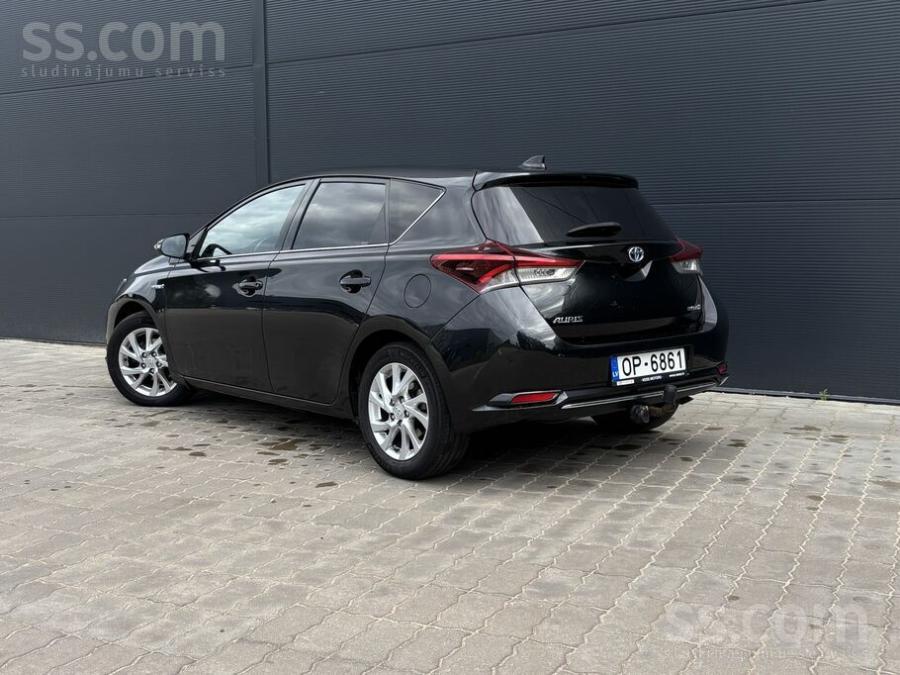 Melns Toyota Auris 2016 Rīga, ar dzinēja tilpumu 1.80 L un nobraukumu 140 tūkst. km par 10495 €, foto 5 vietnē AUTOMOTO.COM.LV