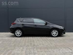 Melns Toyota Auris 2016 Rīga, ar dzinēja tilpumu 1.80 L un nobraukumu 140 tūkst. km par 10495 €, foto 6 vietnē AUTOMOTO.COM.LV