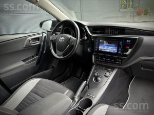 Melns Toyota Auris 2016 Rīga, ar dzinēja tilpumu 1.80 L un nobraukumu 140 tūkst. km par 10495 €, foto 8 vietnē AUTOMOTO.COM.LV