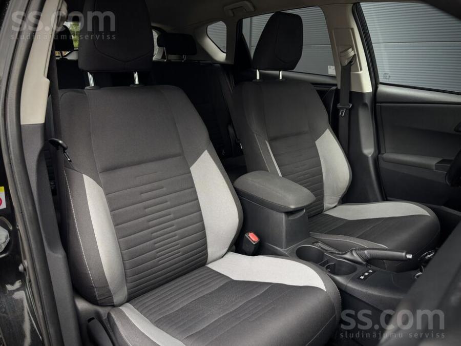 Melns Toyota Auris 2016 Rīga, ar dzinēja tilpumu 1.80 L un nobraukumu 140 tūkst. km par 10495 €, foto 10 vietnē AUTOMOTO.COM.LV