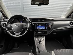 Melns Toyota Auris 2016 Rīga, ar dzinēja tilpumu 1.80 L un nobraukumu 140 tūkst. km par 10495 €, foto 12 vietnē AUTOMOTO.COM.LV