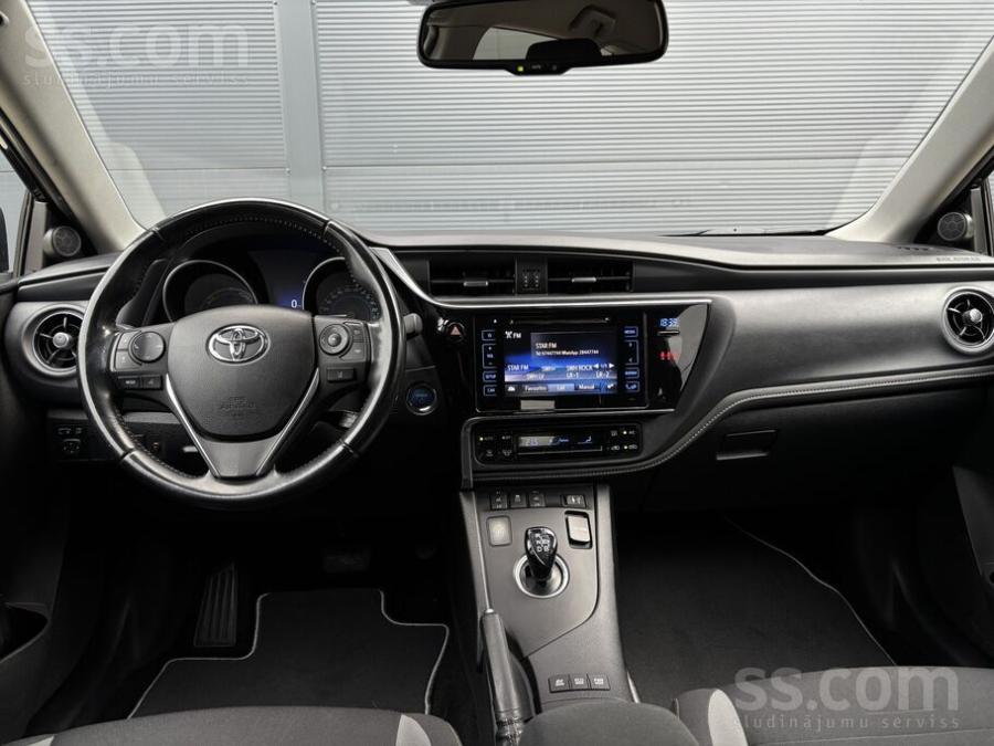 Melns Toyota Auris 2016 Rīga, ar dzinēja tilpumu 1.80 L un nobraukumu 140 tūkst. km par 10495 €, foto 12 vietnē AUTOMOTO.COM.LV
