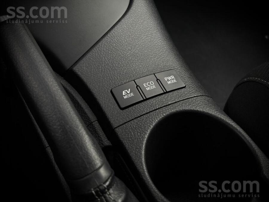Melns Toyota Auris 2016 Rīga, ar dzinēja tilpumu 1.80 L un nobraukumu 140 tūkst. km par 10495 €, foto 20 vietnē AUTOMOTO.COM.LV