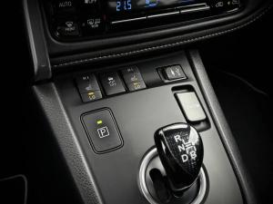 Black Toyota Auris 2016 in Riga, with an engine capacity of 1.80 L and mileage of 140 thousand km for 10495 €, photo 15 on AUTOMOTO.COM.LV