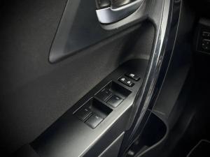 Black Toyota Auris 2016 in Riga, with an engine capacity of 1.80 L and mileage of 140 thousand km for 10495 €, photo 21 on AUTOMOTO.COM.LV